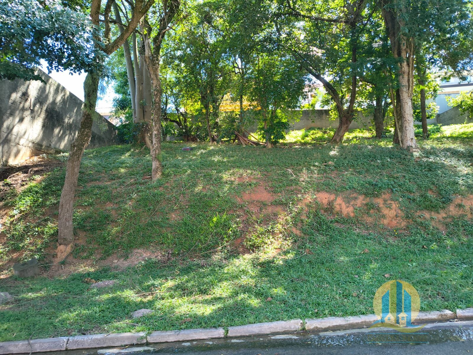 Terreno à venda no bairro Tarumã em Santana de Parnaíba/SP