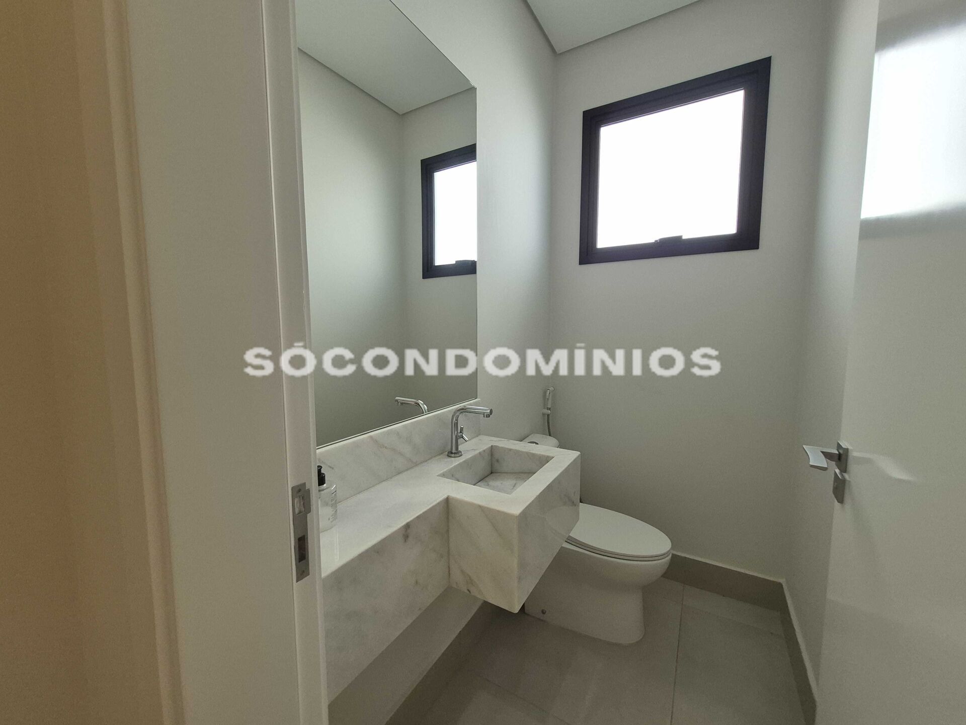 Casa térrea com 3 suítes, escritório, área gourmet e piscina no Villa D ...