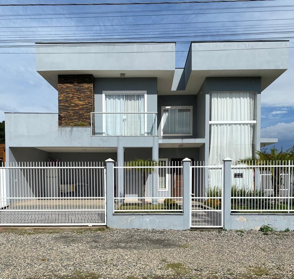 Sobrado à venda no bairro Sandra Regina em São Francisco do Sul/SC