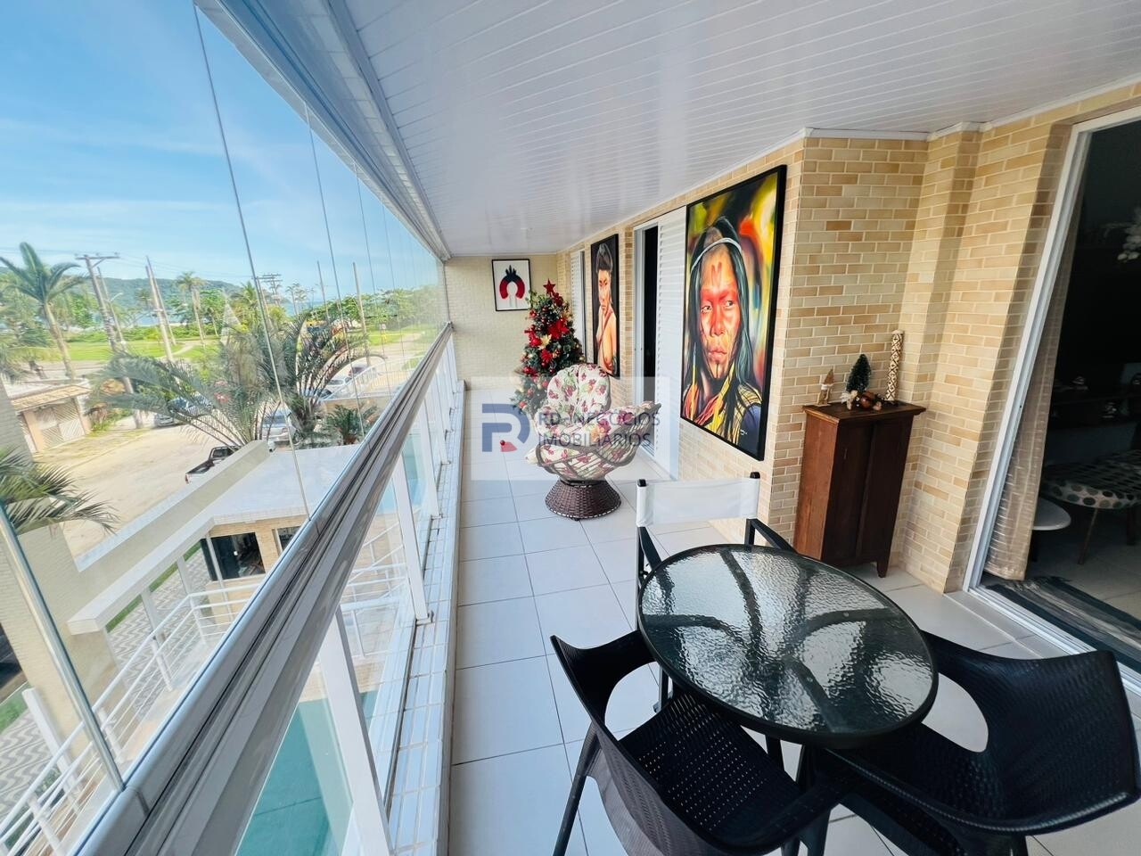 Aconchegante Apartamento em Prédio Frente Mar de 2 Dormitórios 1 Suíte ...