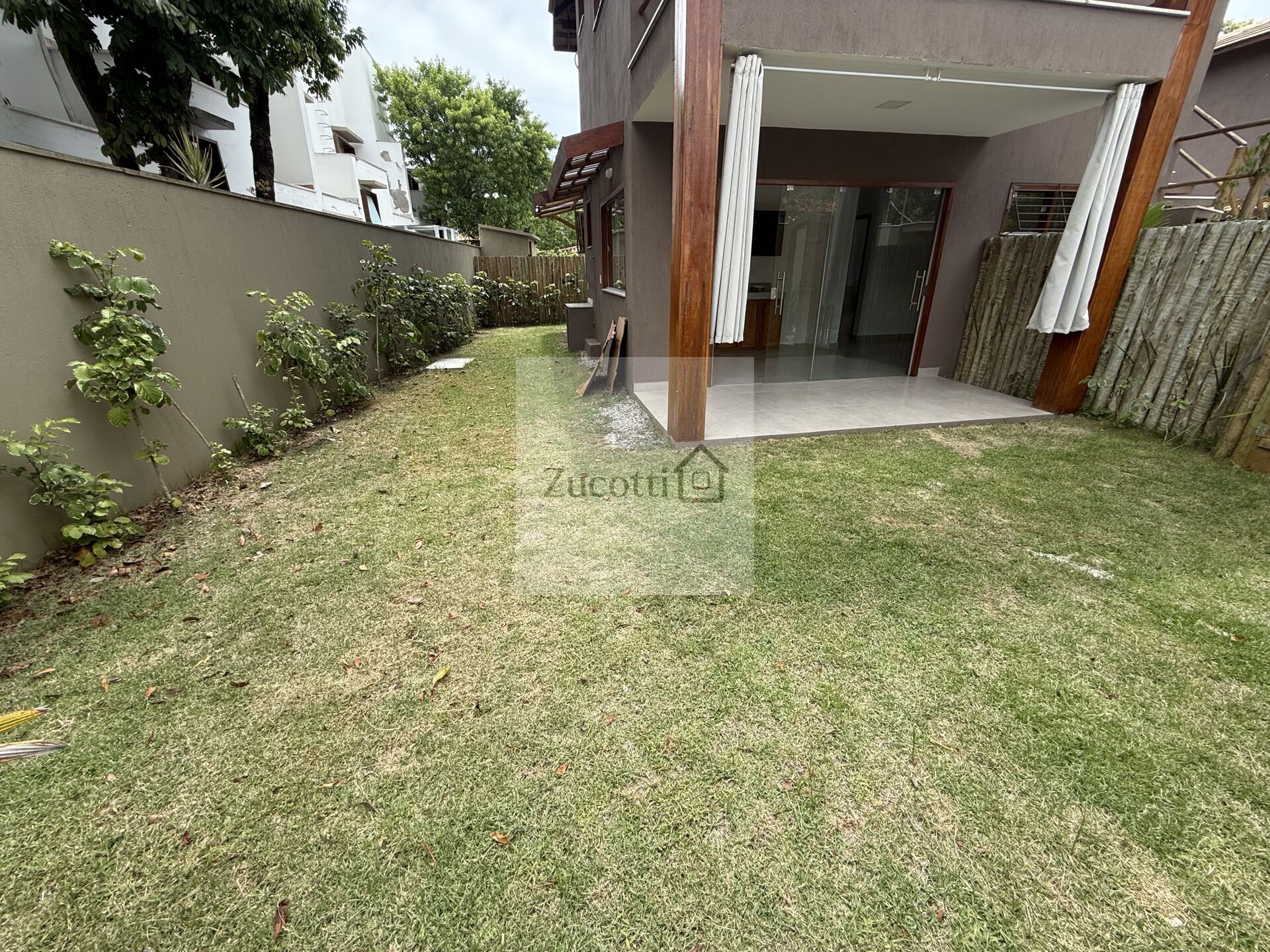 Casa térrea 2 dorm. 150 m. da praia Arraial d'Ajuda