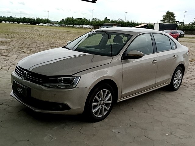 VOLKSWAGEN JETTA 2.0 COMFORTLINE FLEX 4P TIPTRONIC - Loop Revenda