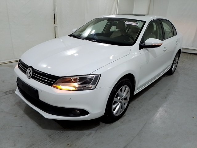 VOLKSWAGEN JETTA 2.0 COMFORTLINE FLEX 4P TIPTRONIC - Loop Revenda